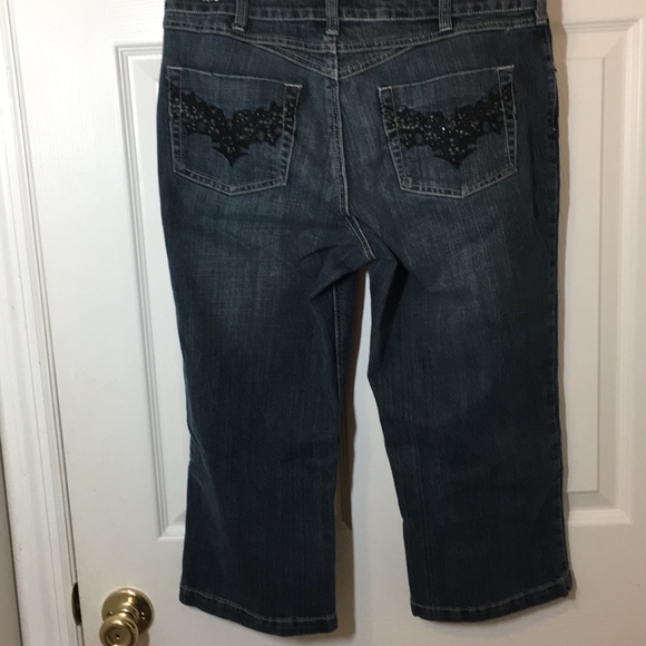 Baccini | Jeans | Euc Baccini Jean Capris Size Wembroidery | Poshmark